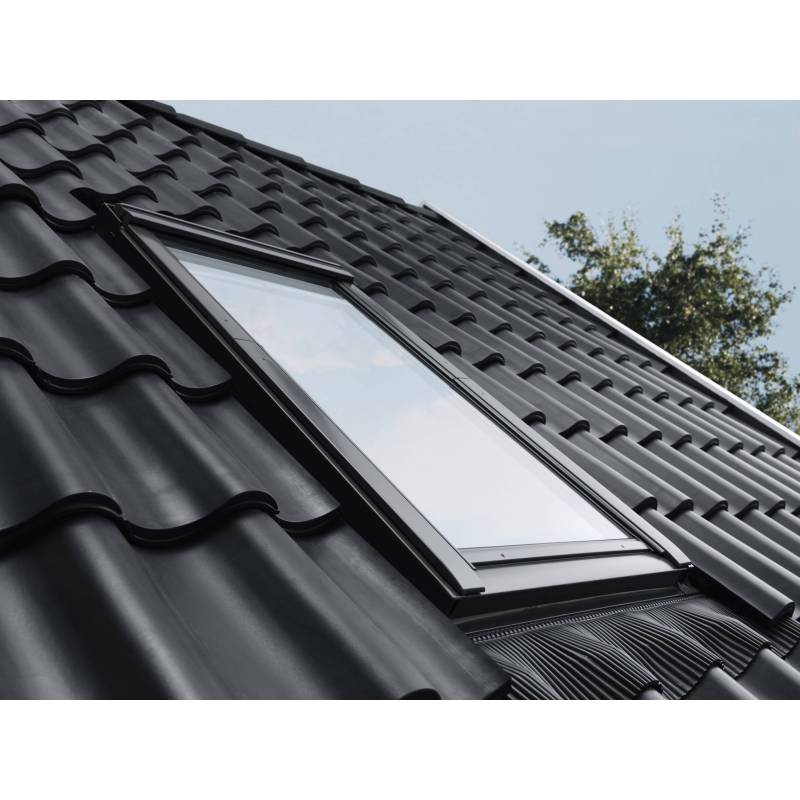VELUX Triple Glazed 78 x 98cm Pine Centre Pivot Roof Window MK04 GLL ...