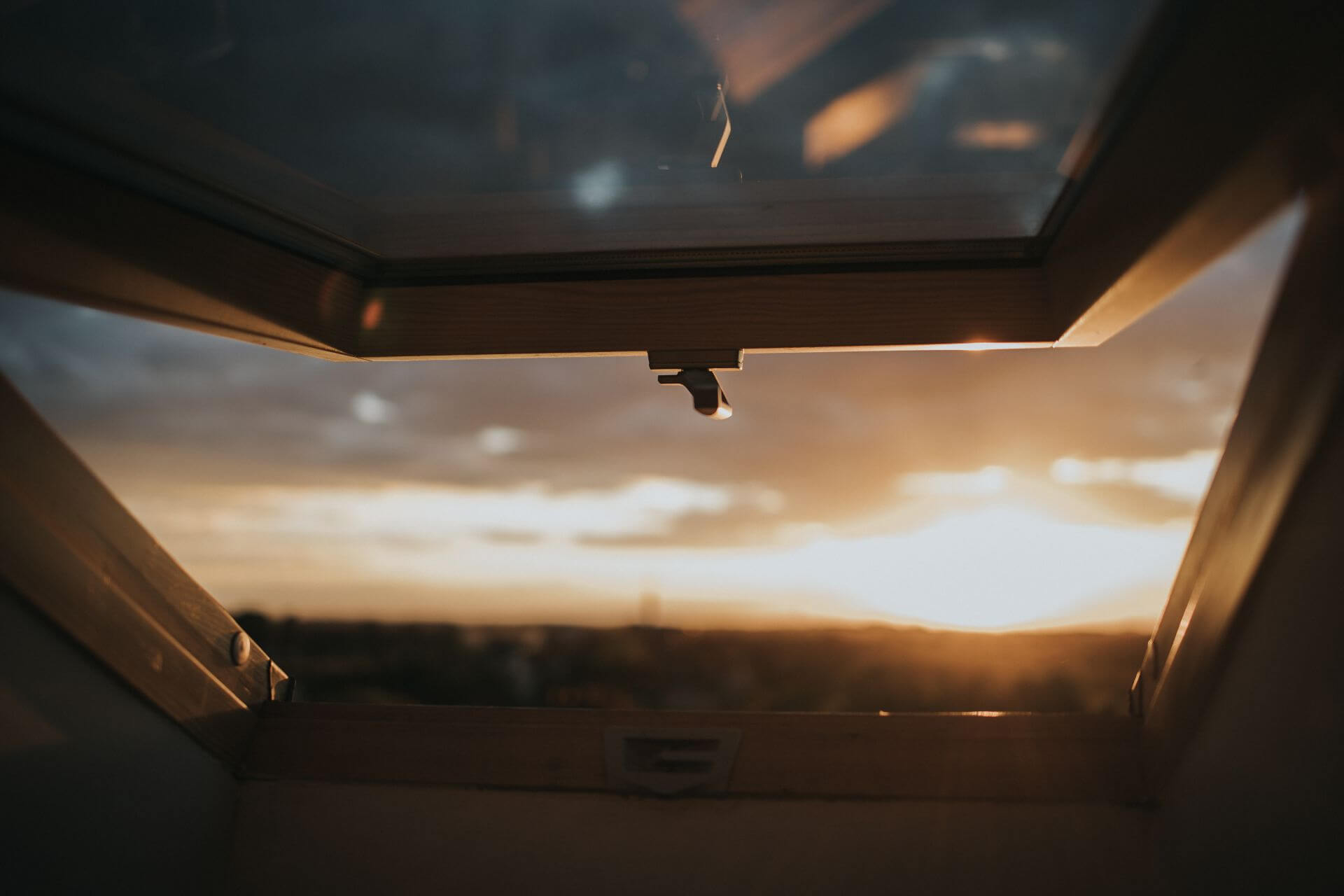 Best Skylights for Living Room: Top 3 Picks for 2026 - Sunlux Roof ...